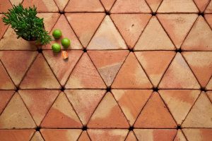 Triángulo 30 equilateral - Handmade triangular terracotta tiles - todobarro