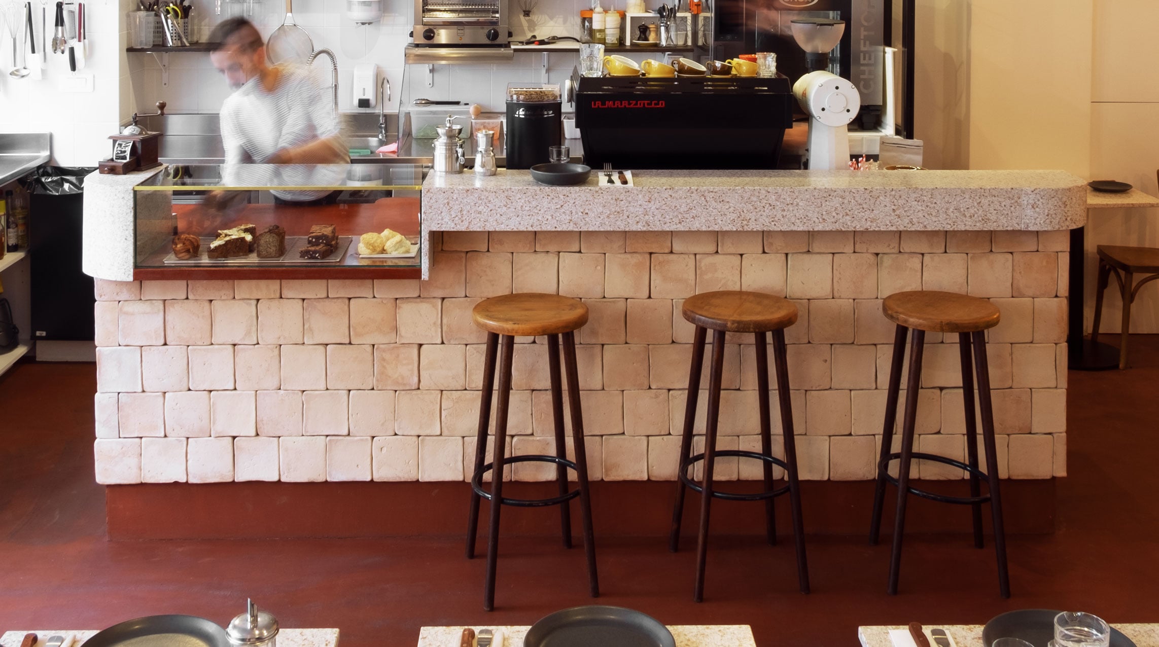 A terracotta counter for Partage: coffee and clay in Paris - todobarro