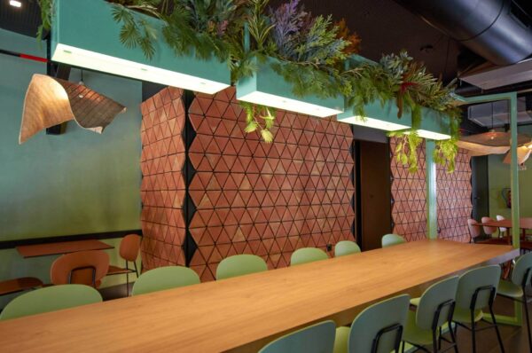 Triangular terracotta wall for a Mexican restaurant in Lisbon - todobarro