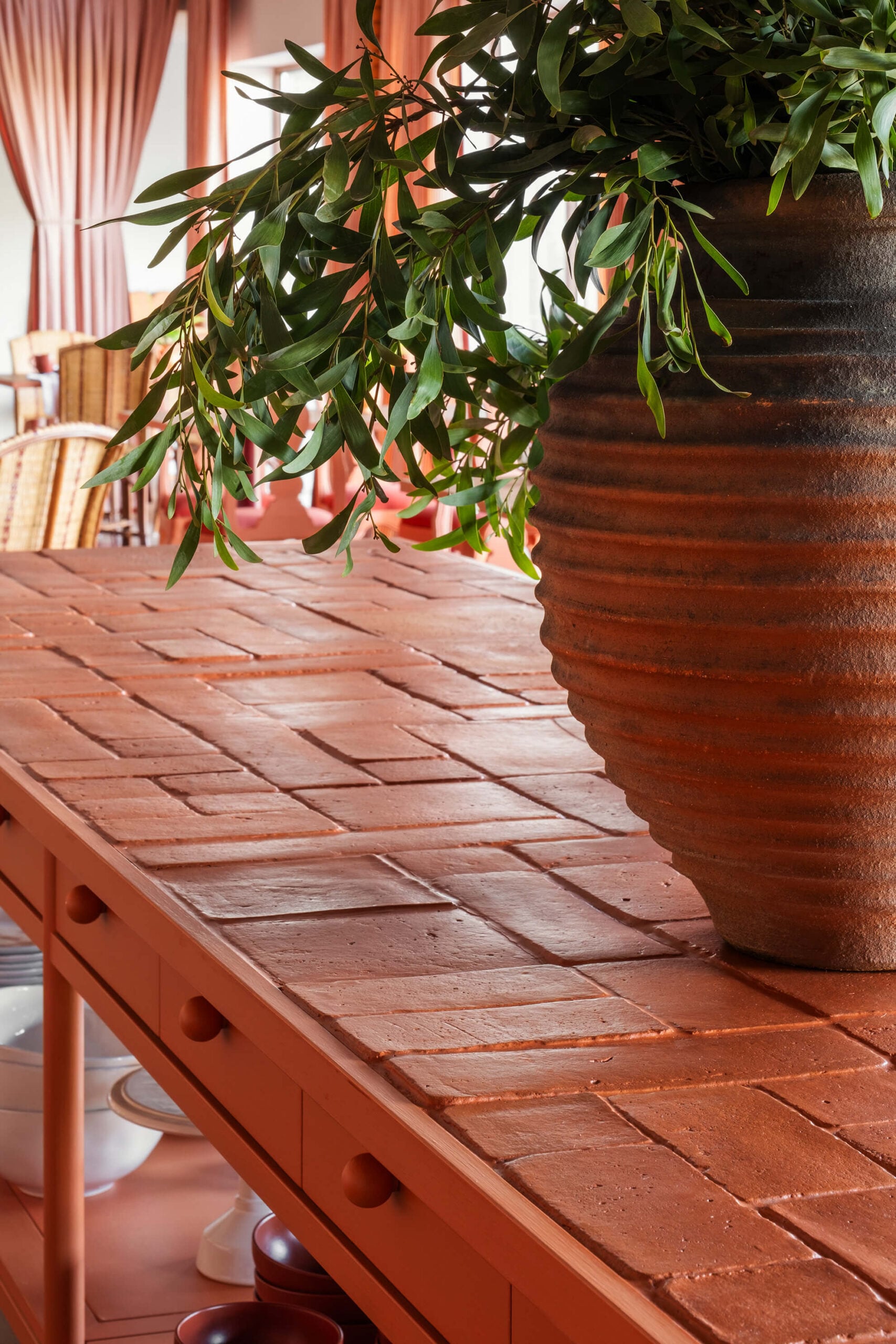 A terracotta tabletop for a hotel in Portugal – todobarro