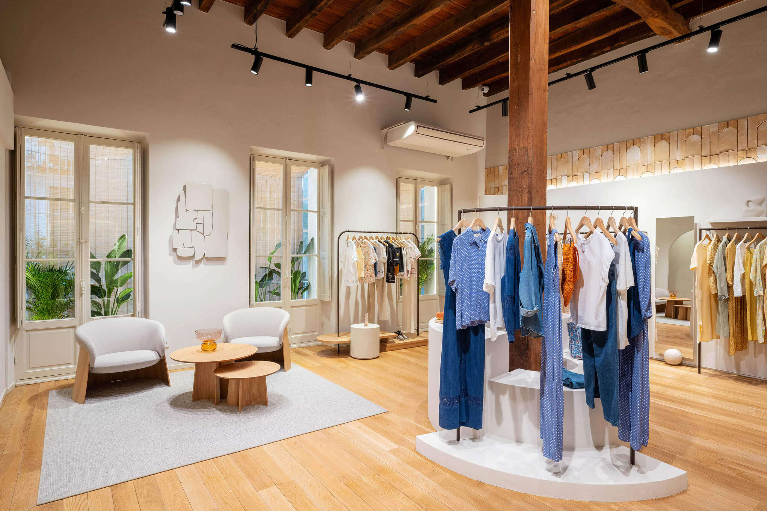 INDI & COLD Donosti store features a straw tiles wall - todobarro